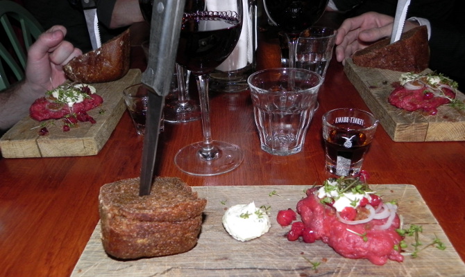 Tour de Tatar – En 3-trins raket af råt oksekød | 🍷 Gastromand.dk