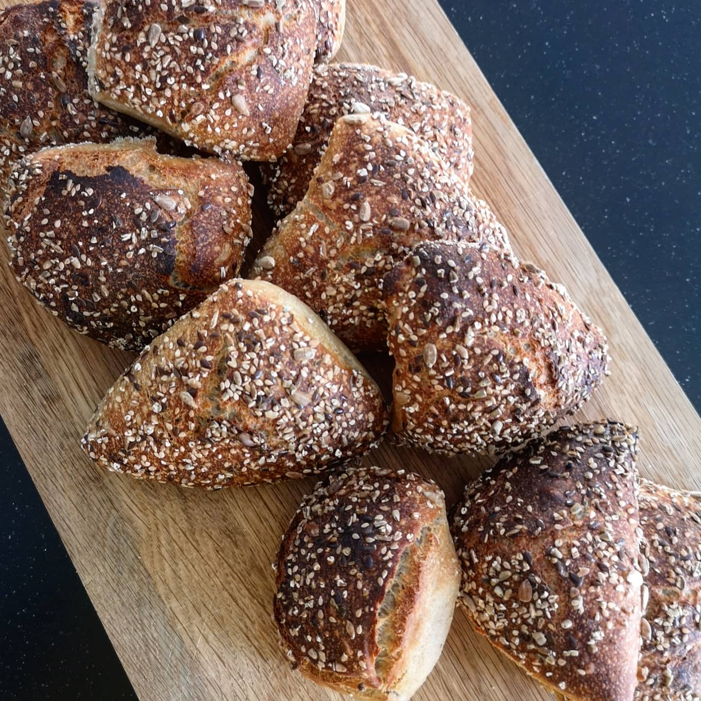 Surdejsskolen: De nemme og hurtige surdejsboller - Gastromand.dk