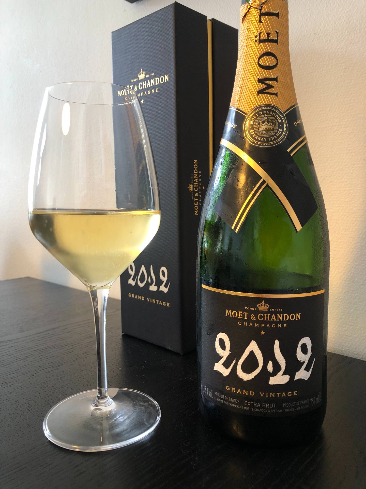 Champagne Moët Grand Vintage 2012 - I Walk The Line - Gastromand.dk